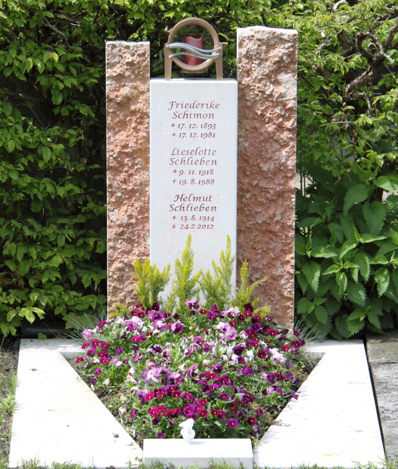 Handwerkliche Grabsteine | Steinmetz Herbert Baldauf Immenstadt Allgäu