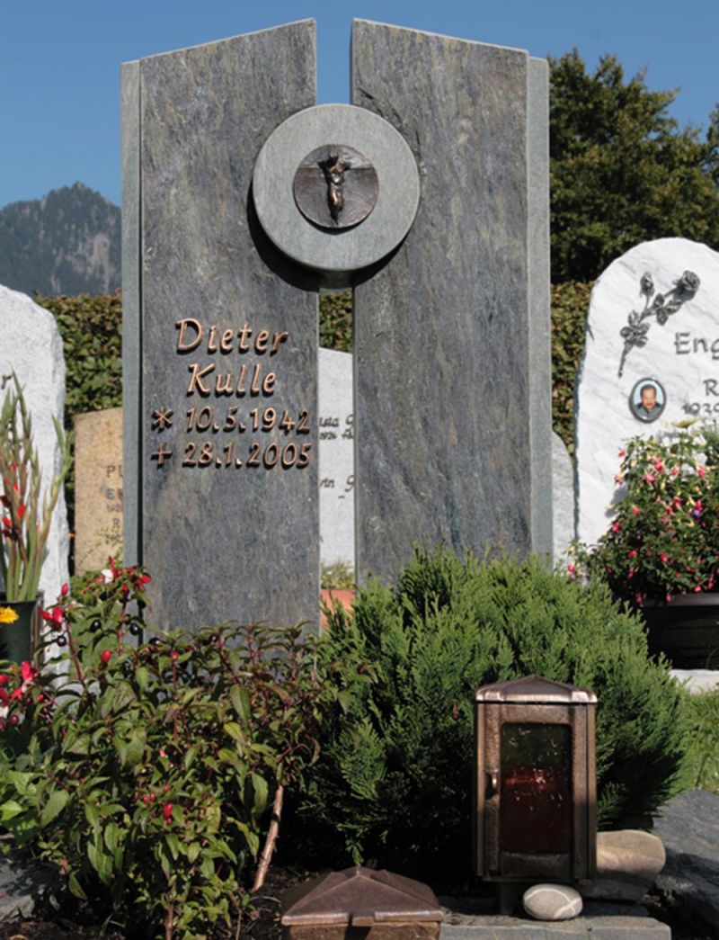 Grabsteine aus Naturstein | Steinmetz Herbert Baldauf Immenstadt Allgäu