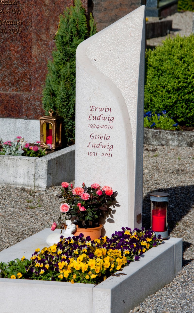 Handwerkliche Grabsteine | Steinmetz Herbert Baldauf Immenstadt Allgäu