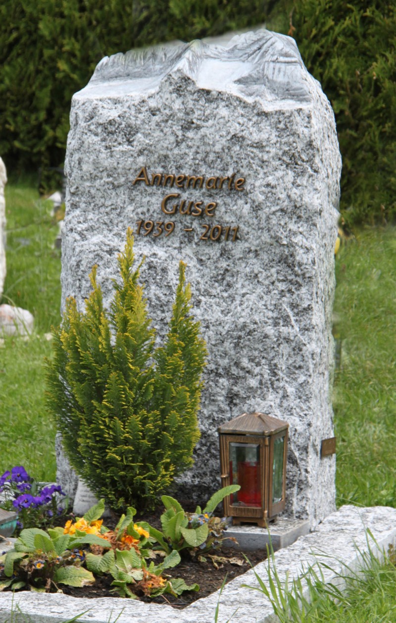 Grabsteine aus Naturstein | Steinmetz Herbert Baldauf Immenstadt Allgäu